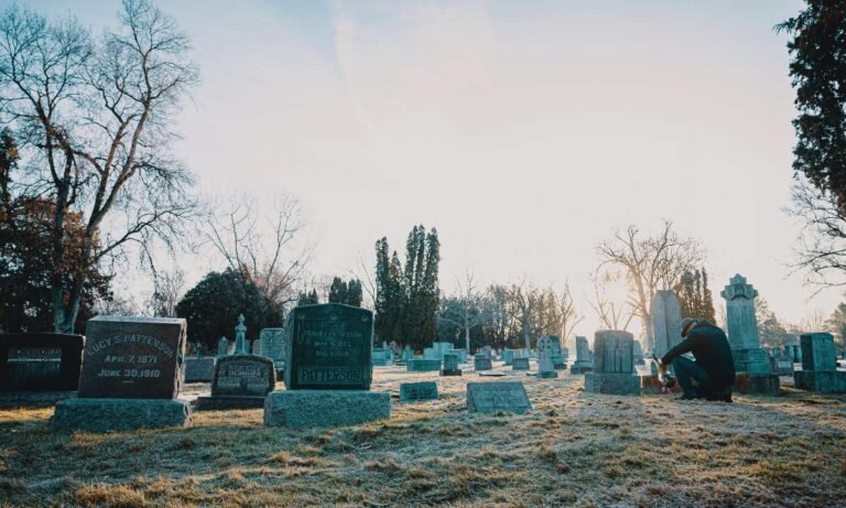 Dreams About Dead Relatives That Can Bring Comfort Or Warning