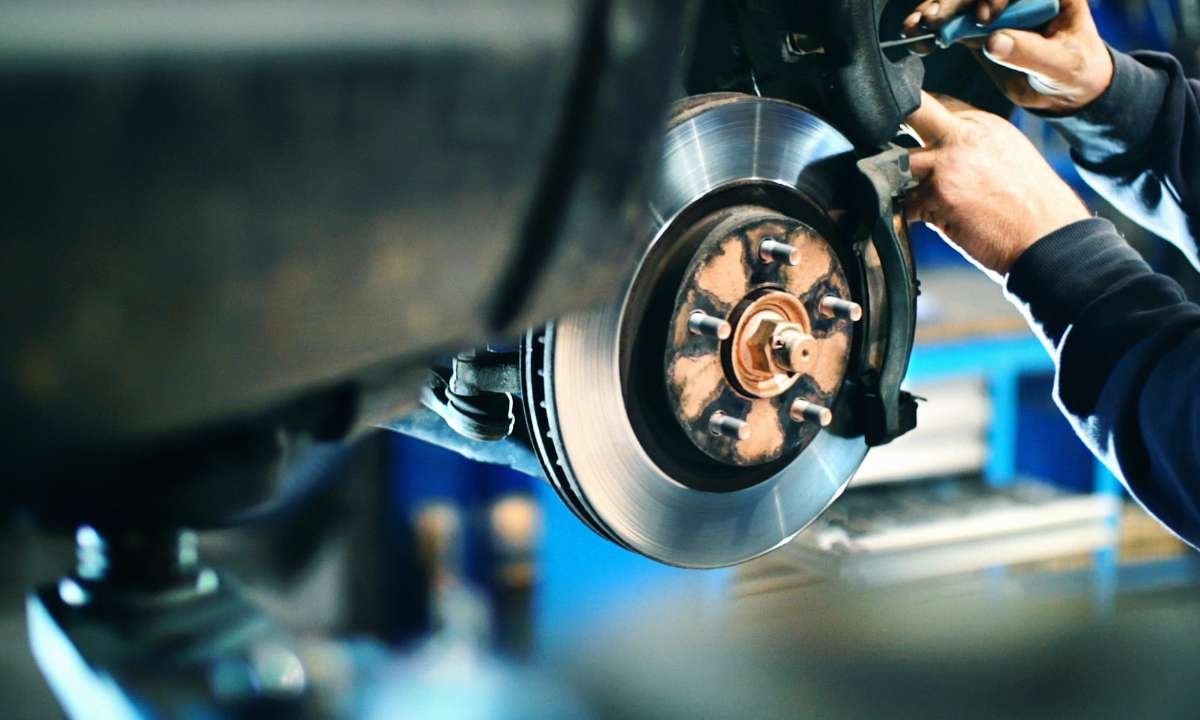 Dreams About Car Brakes Not Working (4 Dangerous Symbolism Explained)